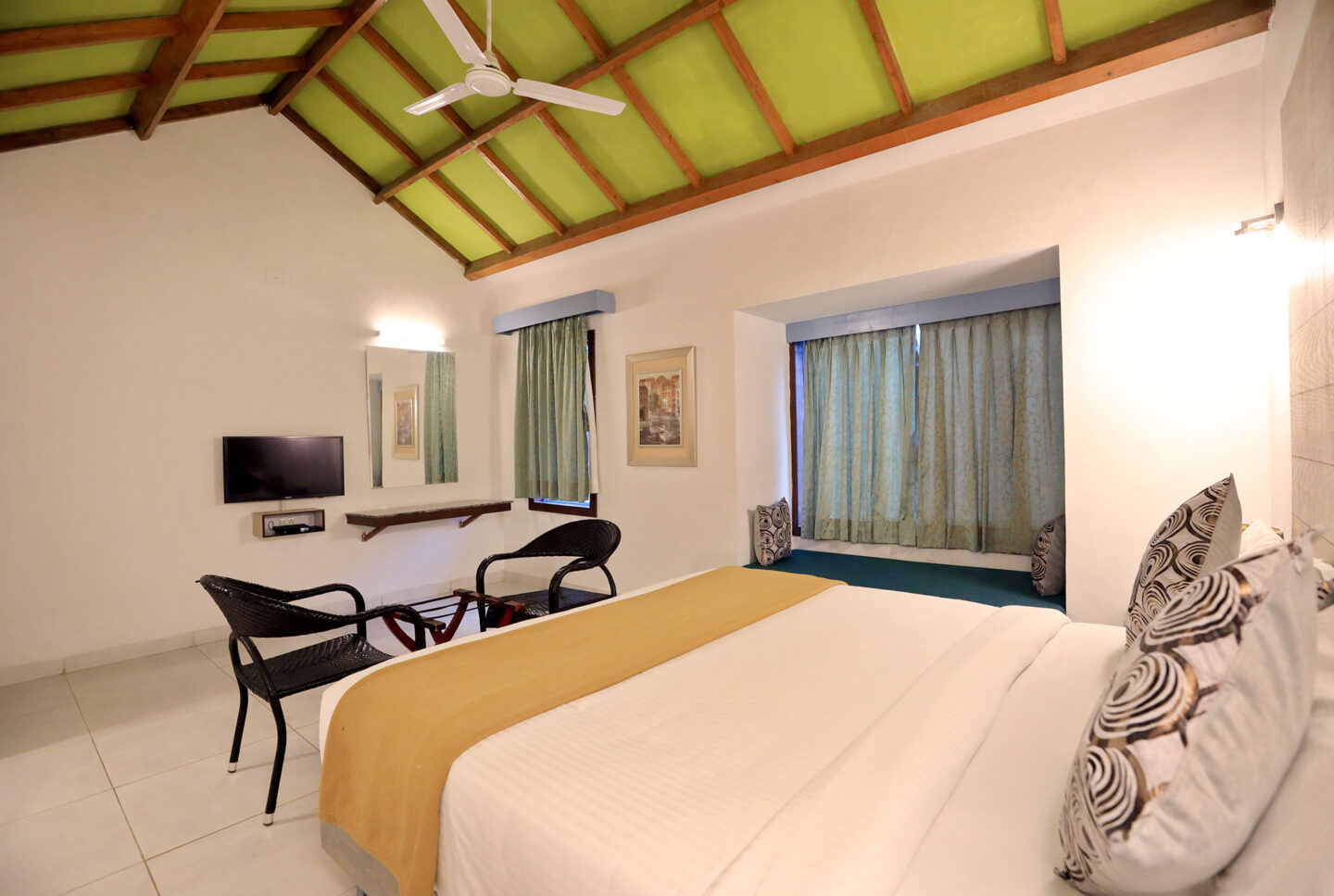 Deluxe Room – Luxurious Rooms in Mount Abu – Hummingbird Resort