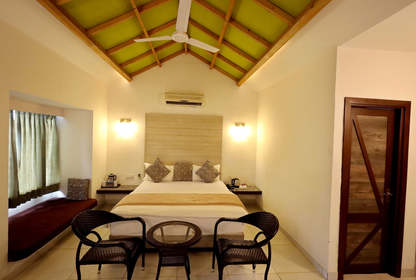 Deluxe Room – Luxurious Rooms in Mount Abu – Hummingbird Resort