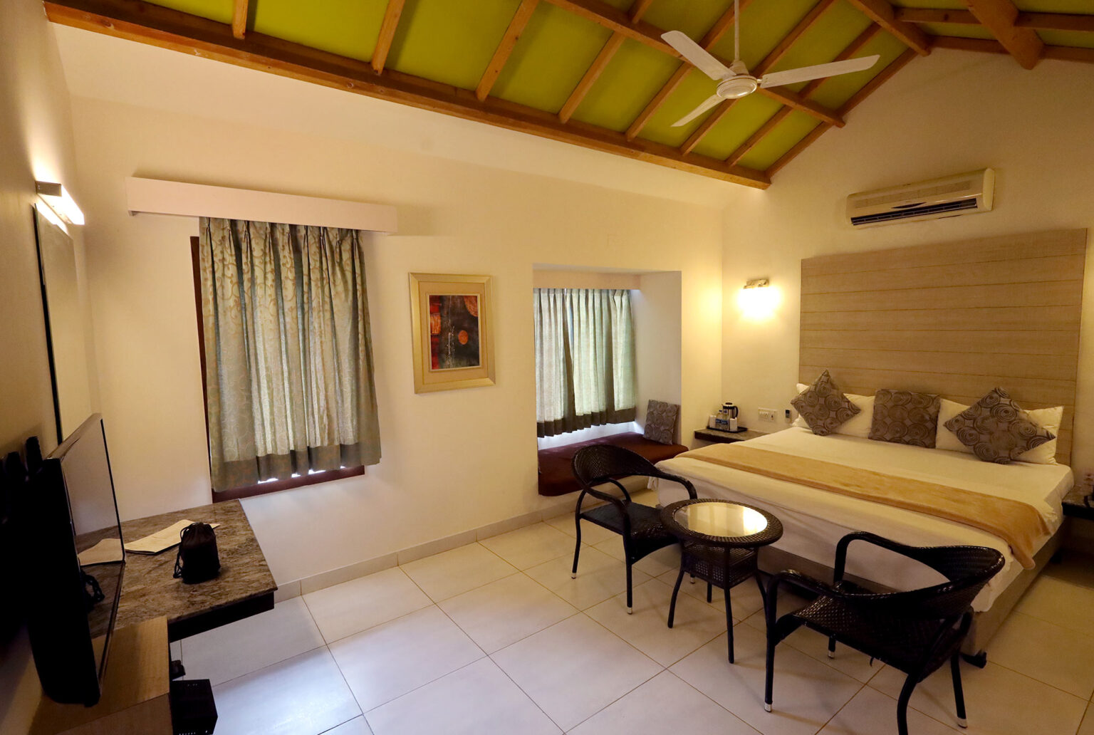 Deluxe Room at Hummingbird Resorts, Mount Abu – Luxury & Comfort